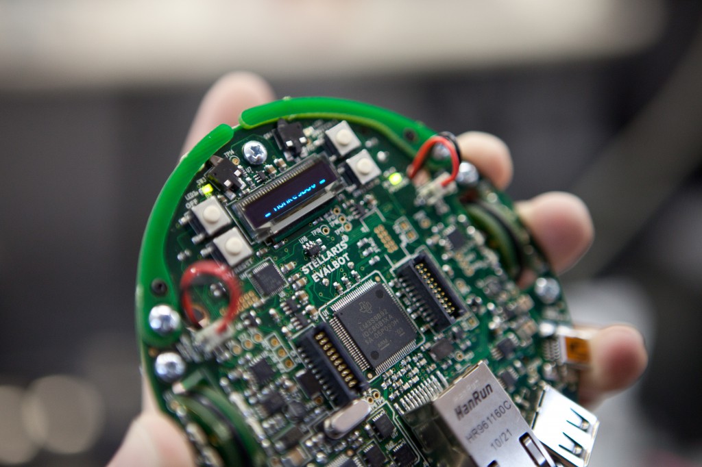 Zestaw ewaluacyjny firmy Texas Instruments EVM-EVALBOT @ easy-soft ...